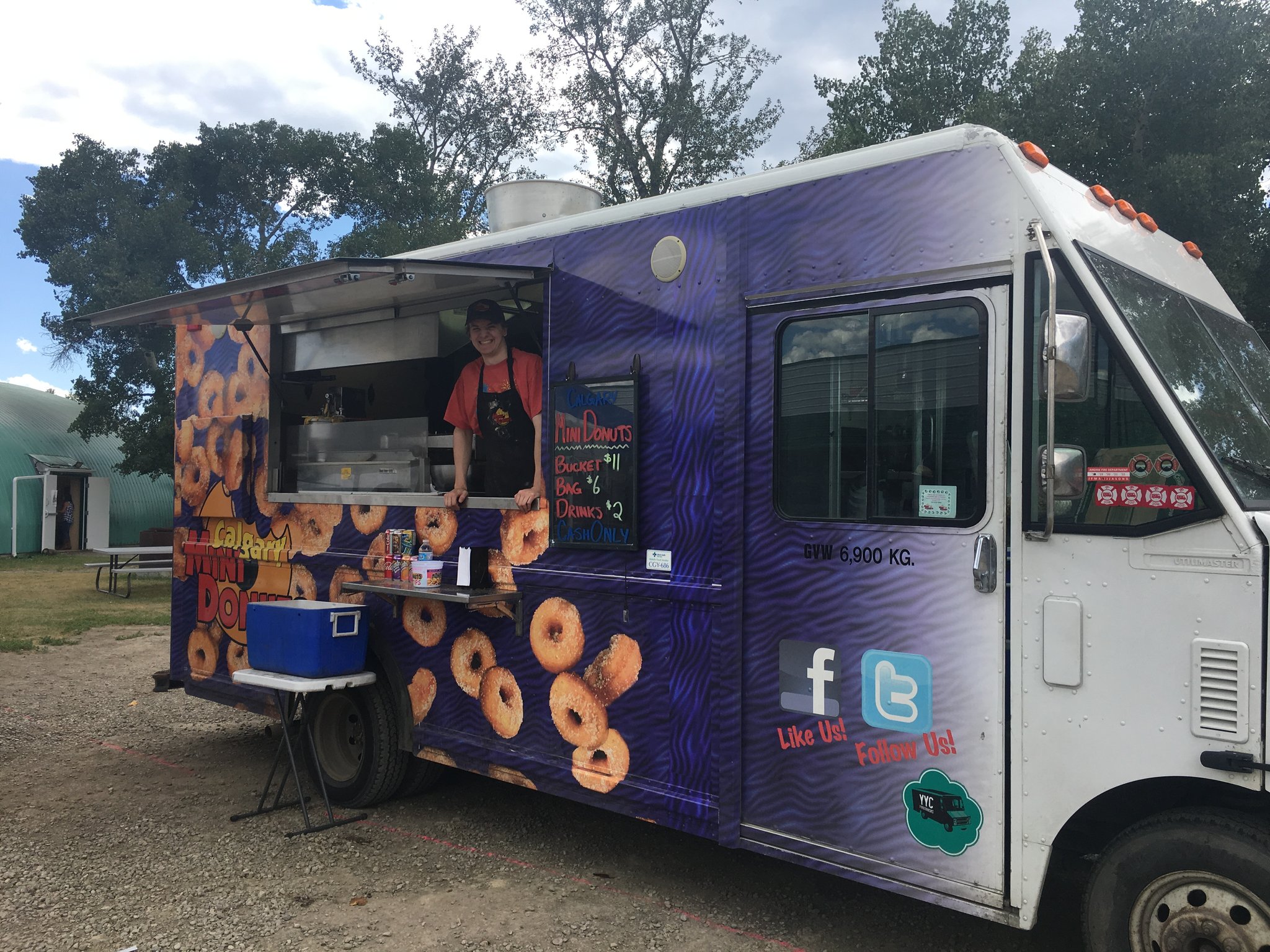 Home - calgaryminidonuts.com
