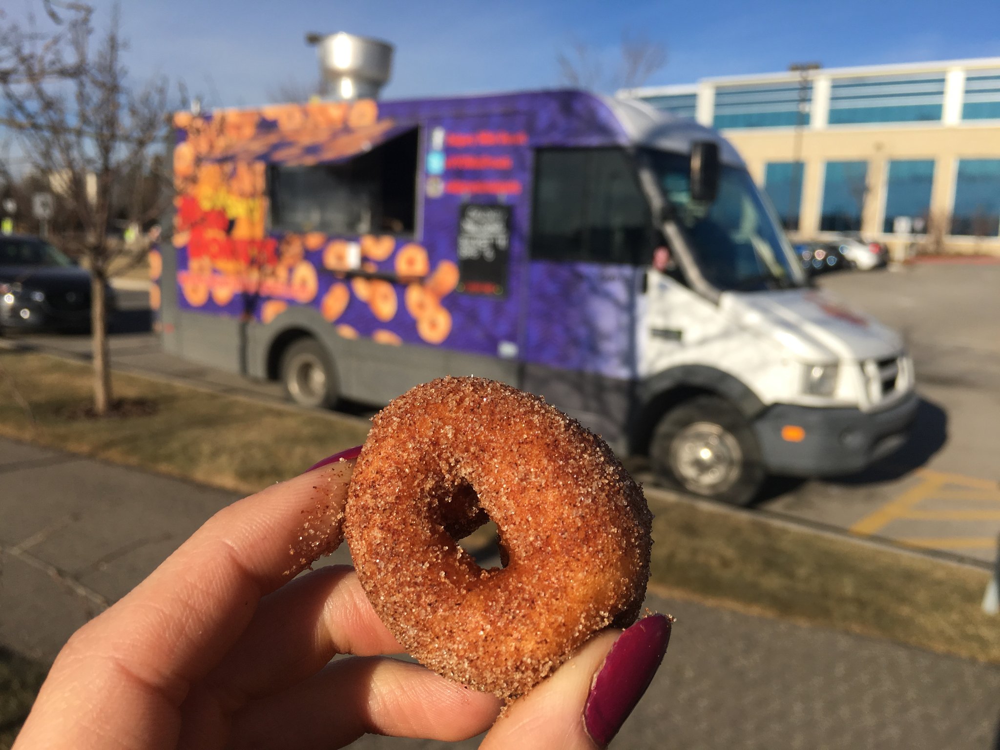 Home - calgaryminidonuts.com