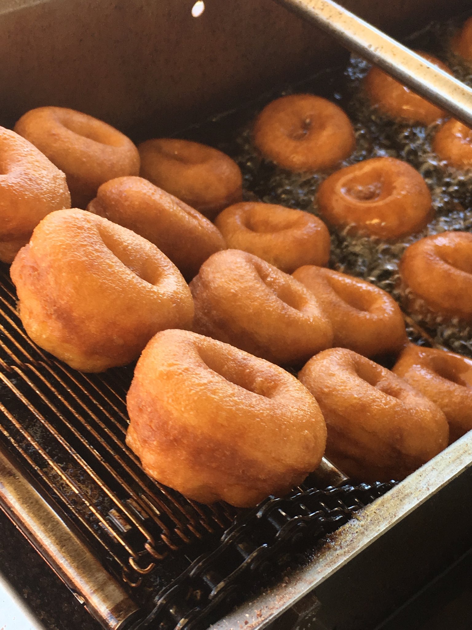 Home - calgaryminidonuts.com