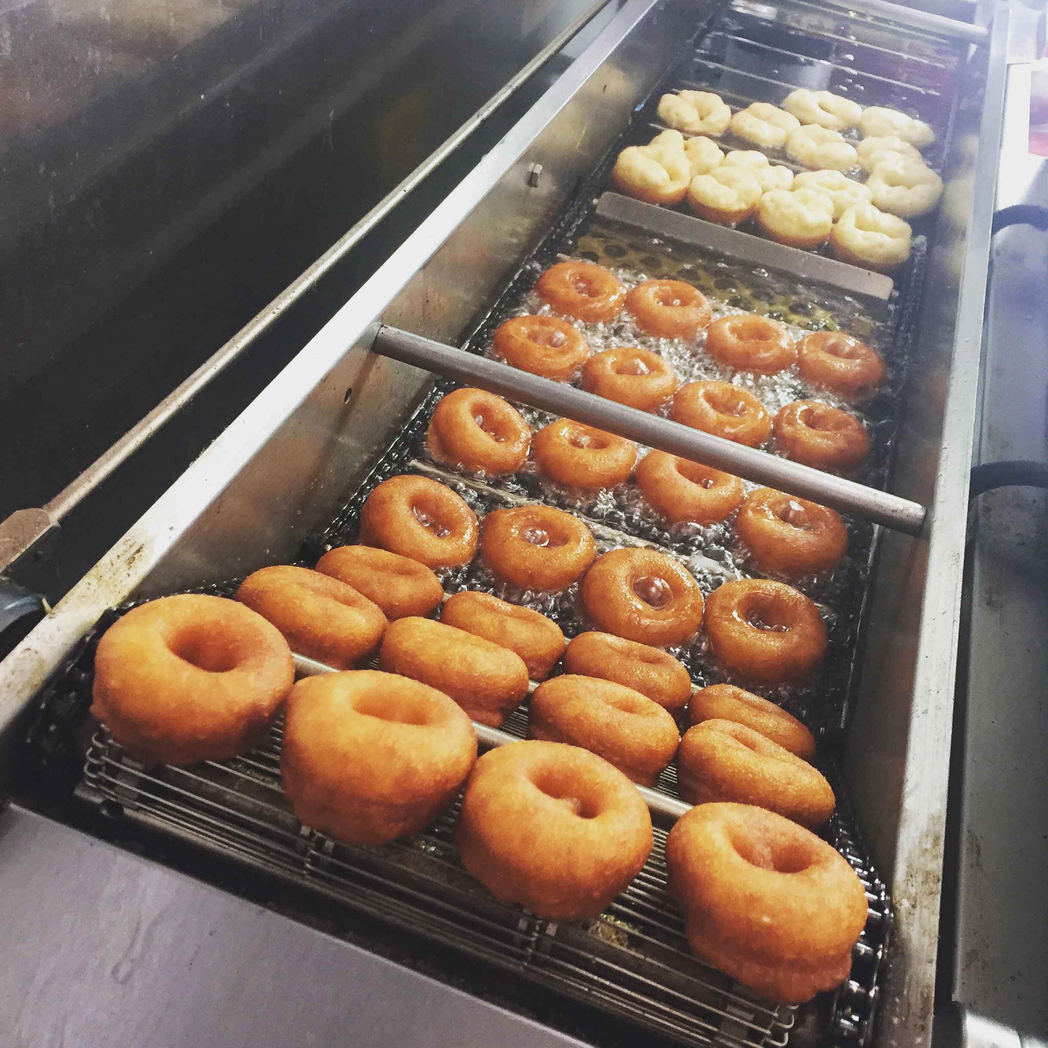 Home - calgaryminidonuts.com